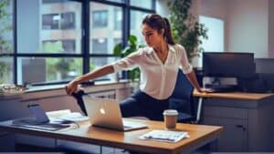 Easy Office Workout Ideas for Beginners to Stay Active at Work ...